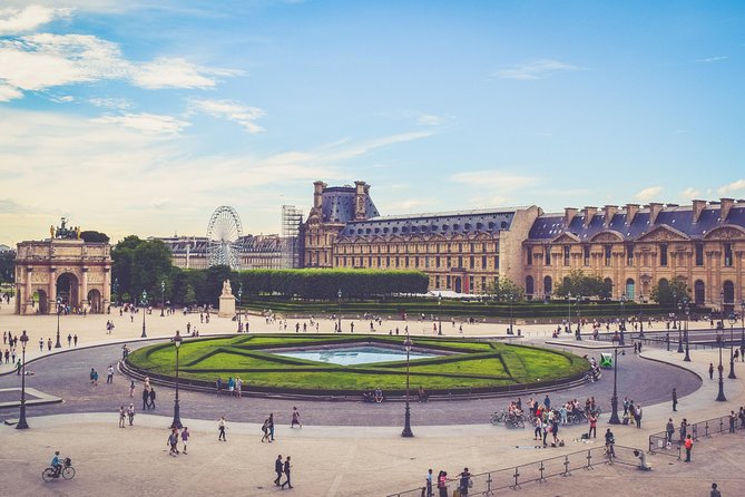 Louvre Skip the Line Private Tour - Experiencing the Louvres Iconic Masterpieces