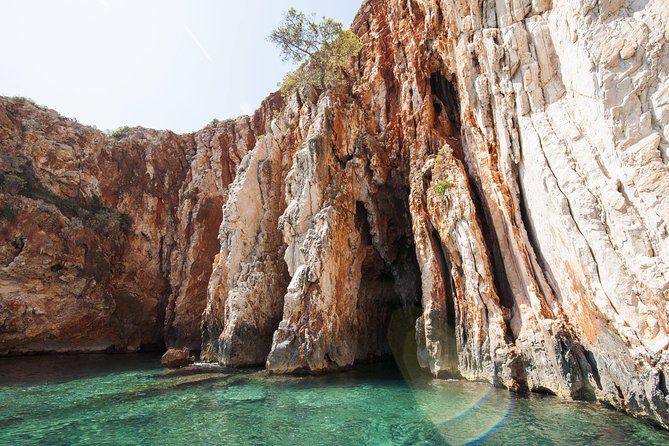 Mesmerizing Hvar Speed Boat Tour With Optional Wine Tasting - Meeting Point and Tour Schedule