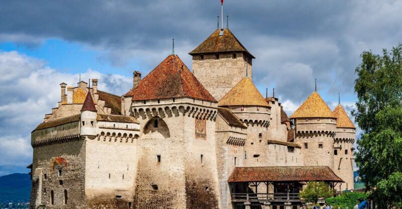 Montreux - Private Tour With a Visit to Chillon Castle - The Lakeside Promenade of Lake Geneva
