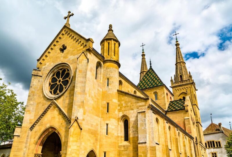 Neuchâtel: Express Walk With a Local in 60 Minutes - Tour Details