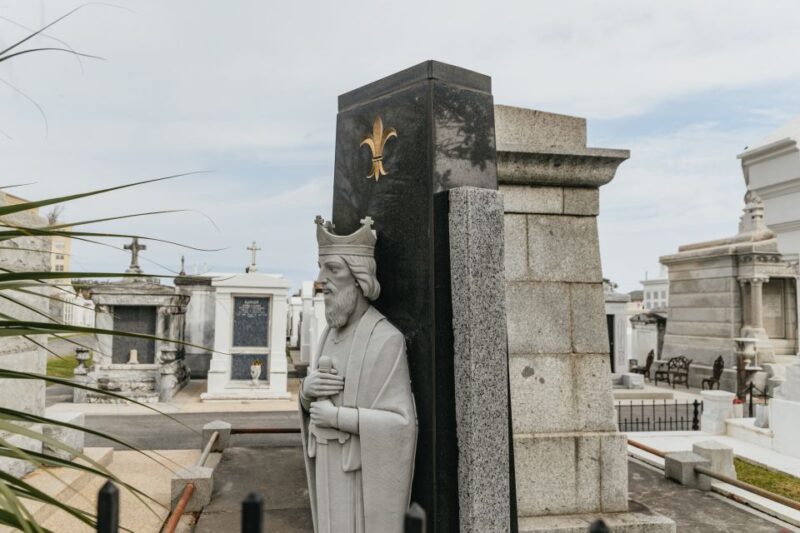 New Orleans: City and Cemetery Bus Tour Garden District Walk - Authentic Experiences and Traveler Feedback
