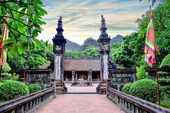 Ninh Binh Tour: Deluxe & Small Group Tam Coc Hoa Lu - Boat, Biking, Buffet Lunch - Cycling Through Countryside and Villages