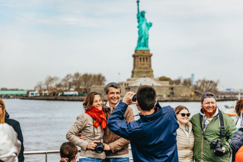 NYC: Circle Line 2.5 Hour Best of NYC Boat Cruise - Tour Guides and Narration