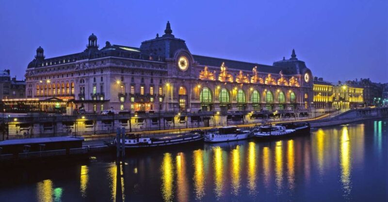 Paris: Happy Hour Evening Cruise on the Seine River - Onboard Amenities