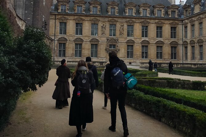Paris Le Marais Hidden Gems Small Group Tour With Cruise Option - Exploring Le Marais Neighborhood