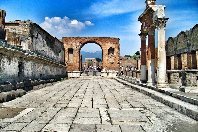 Pompeii & Mount Vesuvius Tour With Guided Visit, Tickets & Lunch - Meeting Point and Start Time