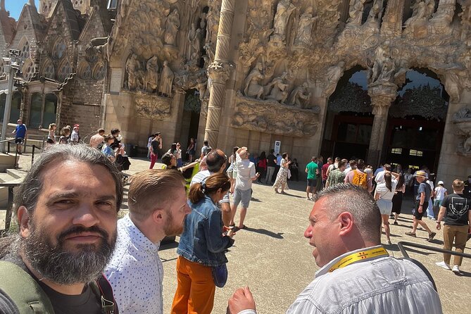 Private Barcelona Highlights: Gothic Sagrada Familia & Park Güell - Gothic Quarter and El Born