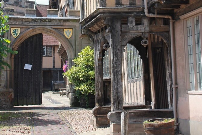 Private Walking Tour in Warwick - Meeting Point and Logistics