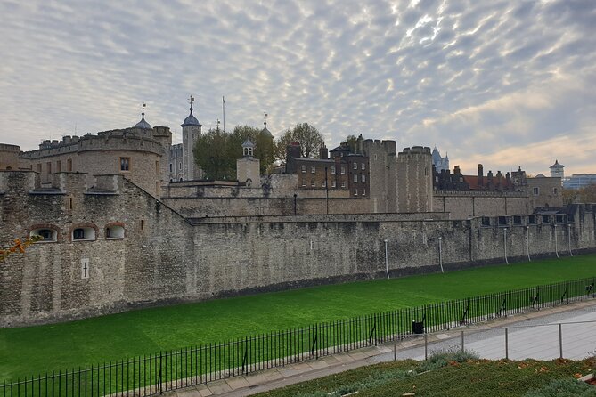 Roman Ruins to Blitz Bombings: A Walking Tour of Londons Fiery History - Tales From the Blitz