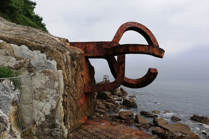 San Sebastian SIGHTSEEING and PINTXOS - Private Cultural & Gastronomic Adventure - Exploring San Sebastians Top Sites