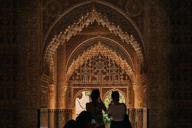 Skip The Line Alhambra and Generalife Guided Tour - Navigating the Alhambra Complex