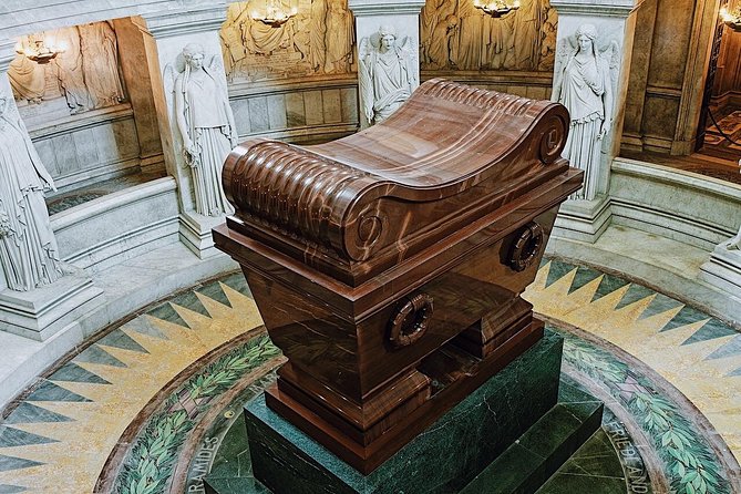 Skip-the-line Invalides Dome Louis XIV & Napoleon Tour - Exclusive Guided Tour - Visiting Napoleons Tomb