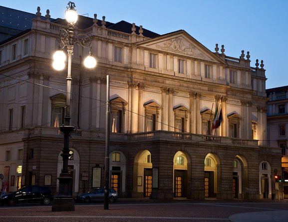 Skip the Line:Duomo Cathedral,La Scala & Optional Hop-on Hop-off - Dress Code Requirements