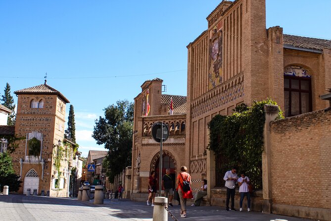 Toledo Historical Small Group Tour With Cathedral & Monuments - Traveler Experiences and Feedback