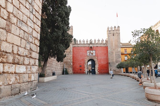 VIP Guided Seville Alcazar Pre-Opening, Cathedral & Old Town - FAQ