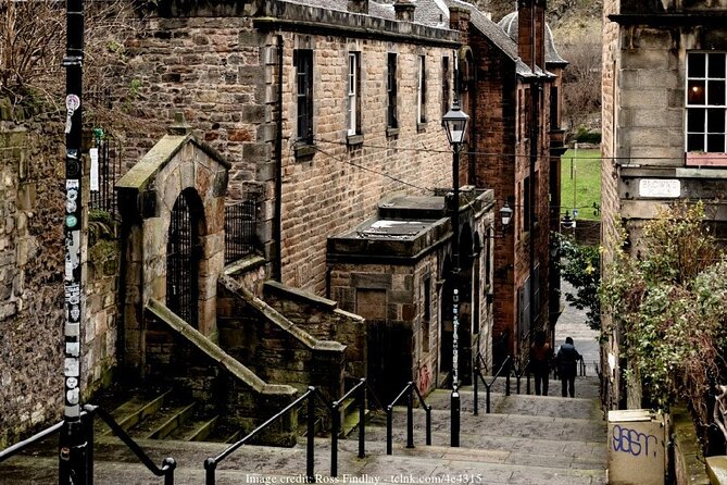 3-Hour Private Walking Tour of Edinburgh With Edinburgh Castle - Inside Edinburgh Castle: What to Expect