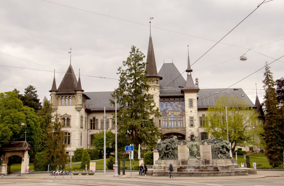 Bern: Capture the Most Photogenic Spots With a Local - Uncovering Local Secrets and Traditions