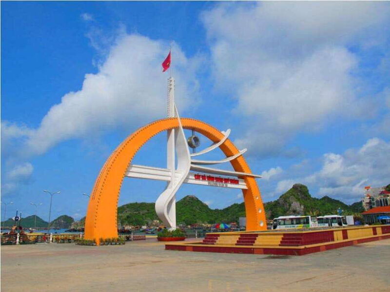 Cat Ba: Lan Ha Bay and Viet Hai Village Day Trip - Lunch and Leisure on the Cruise