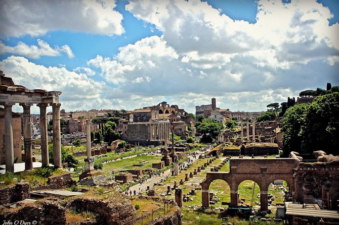 Colosseum Guided Tour With Virtual Reality - Exploring Ancient Rome With Virtual Reality