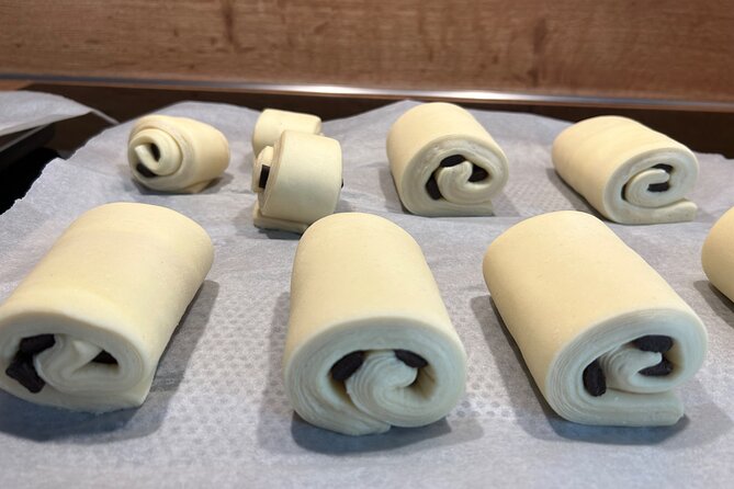 Croissants and Chocolate Croissants With a Pastry Chef in Paris - Discovering French Culture Through Baking