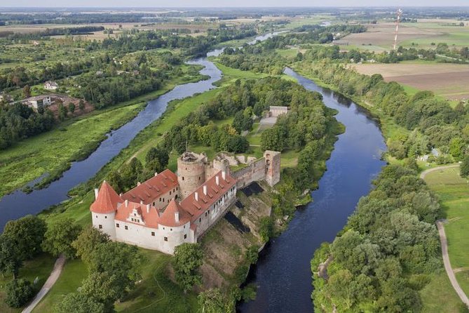 Full-Day Private Trip to Palace and Medieval Castle From Riga - Meeting and Pickup Information