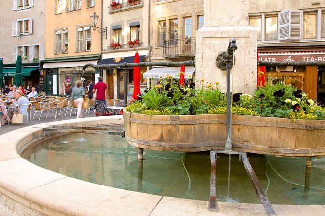 Geneva: Sightseeing of Top Places Tour Electric Tuktuk 1H15 Tour - Experienced Guides and Positive Feedback