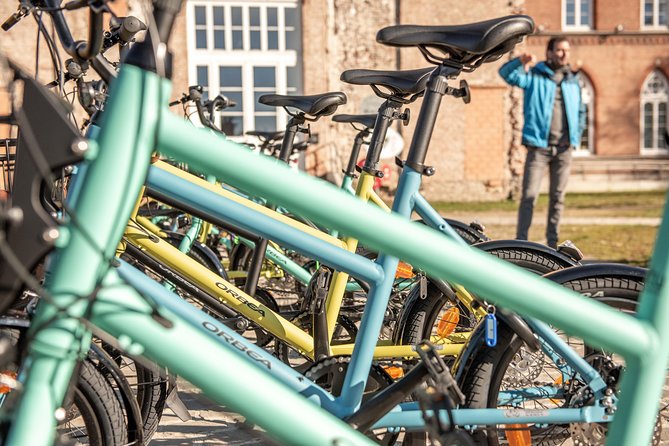 Ghent Bicycle Tour Review: A Must-Do Experience - Reviewing the Tours Noteworthy Inclusions
