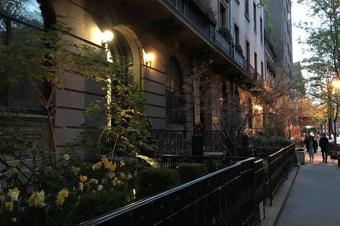 Ghosts of Greenwich Village: 2-Hour Private Walking Tour - Atmospheric Evening Experience