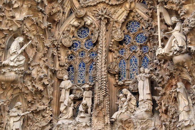 Gothic Quarter Private Tour With Sagrada Familia Skip the Line - Skipping the Lines at Sagrada Familia