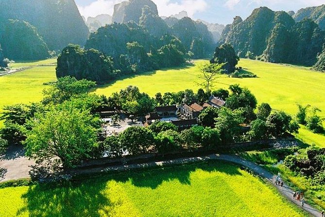 Hoa Lu Tam Coc Full-Day DELUXE Tour Including BUFFET LUNCH & River Boat Ride - Who Will Love This Tour?