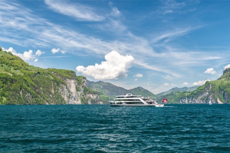 Lake Uri Cruise - Roundtrip From Brunnen to Flüelen - Accessibility and Languages