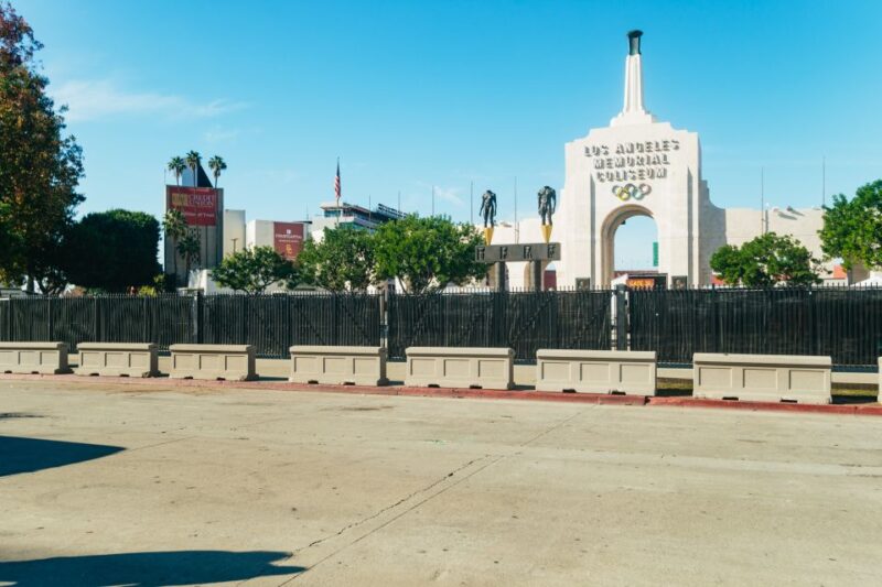 Los Angeles: City Group Tour with Hollywood & Beverly Hills - Guides and Group Atmosphere