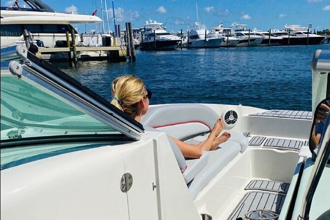 Miami Express Private Boat a 1- Hour Luxury Experience - FAQ