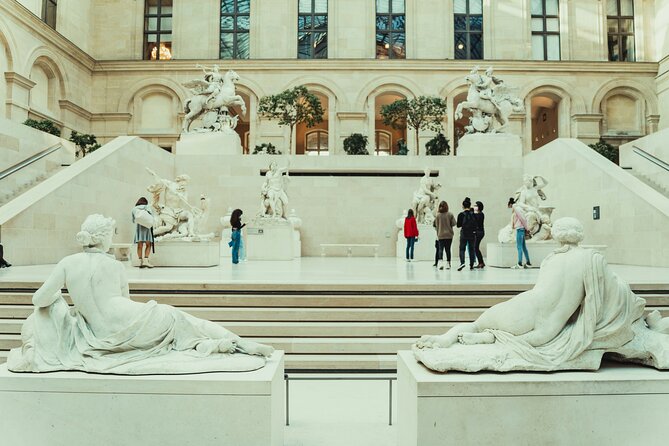 Mona Lisa and Treasures: Louvre Museum Experience 6-people Max - Notable Artworks on Display