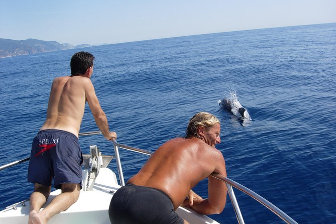 Morning Boat Tour to Cinque Terre With Breakfast and Brunch - Dining and Refreshments
