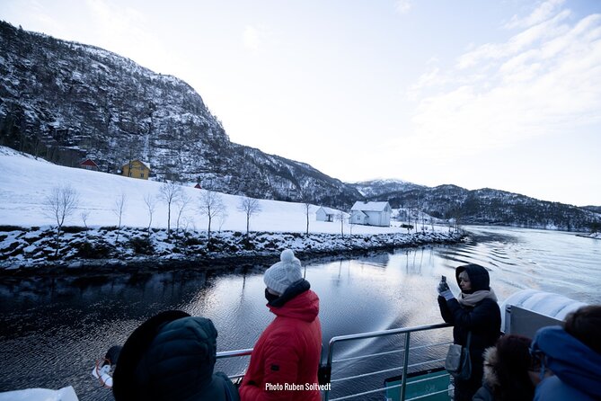 Mostraumen Fjord Cruise - Onboard Amenities and Experiences