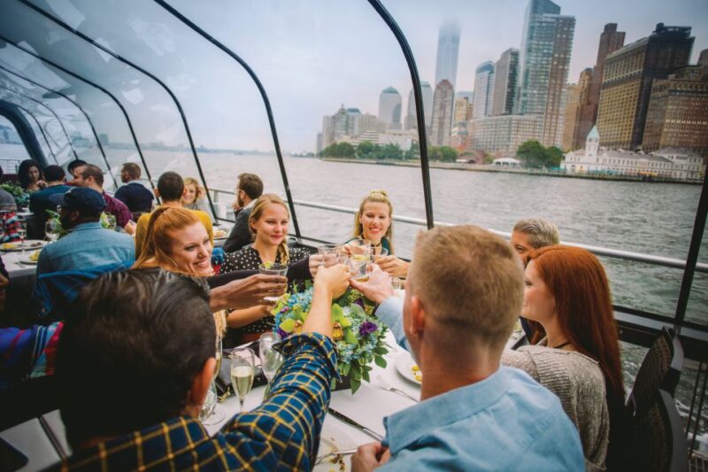 NYC: Thanksgiving Gourmet Lunch or Dinner Harbor Cruise - Entertainment and Atmosphere