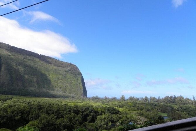 Oahu Grand Circle Island Experience Departing from the Big Island - The Surfing Mecca: Waimea Bay and Laniakea Beach