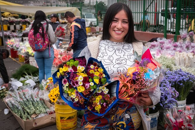 PALOQUEMAO MARKET FOOD TOUR. EXOTIC FRUIT. LOCAL SNACKS. /Min 2 Pax - Personalized Attention and Small Group Experience