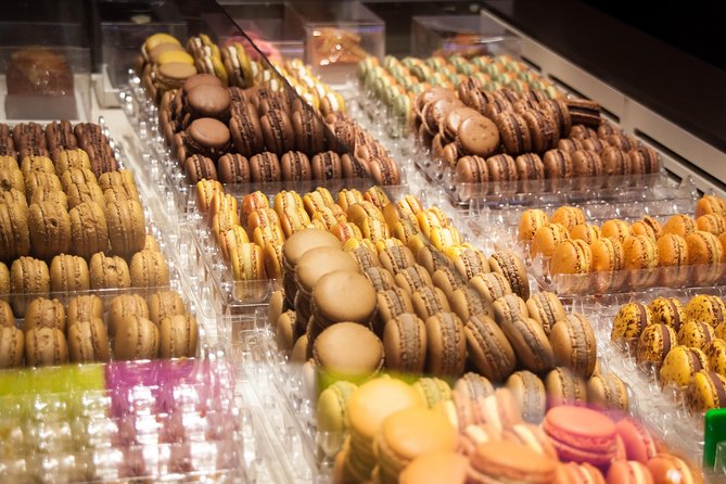 Paris French Sweets Tasting Tour With Pastries and Chocolates - Exploring the Historic Neighborhoods