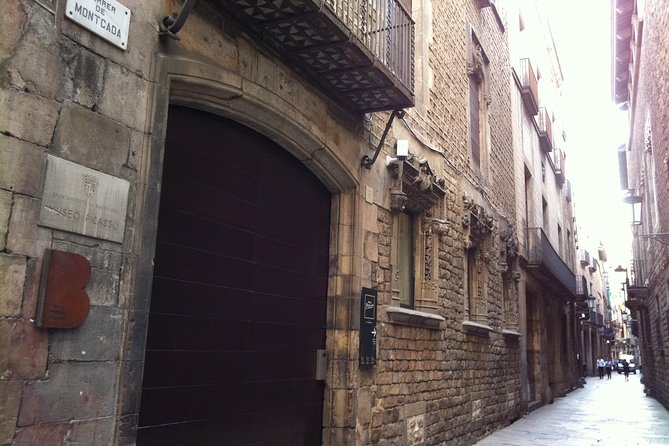 Picasso's Footsteps: Private Tour & Museum - Exploring the Els Quatre Gats Café