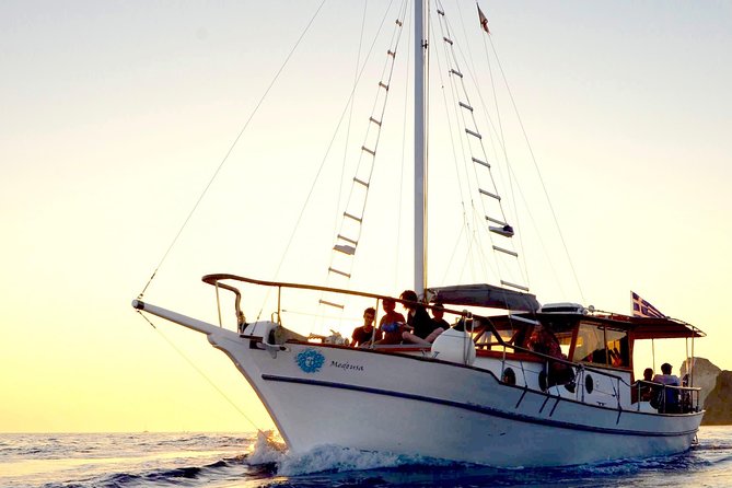 Santorini Caldera Sunset Traditional Cruise With Meal and Drinks - Guest Feedback