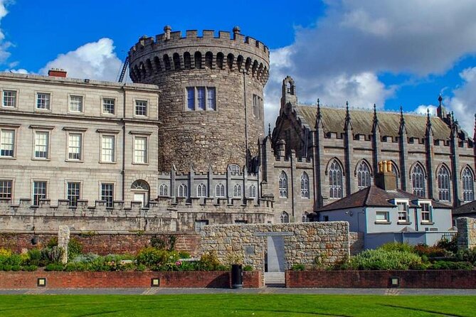 St Patricks Cathedral, Book of Kells and Dublin Castle Tour - Visiting the Book of Kells at Trinity College