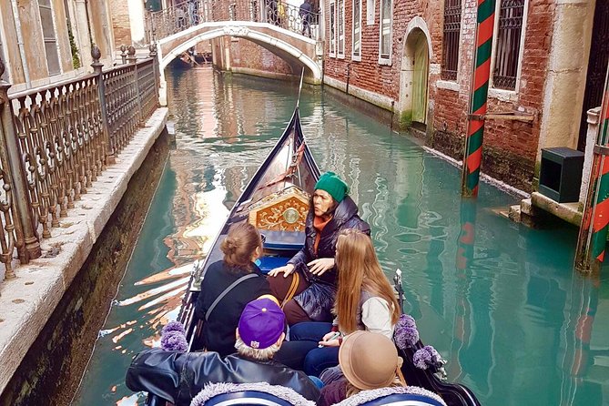 Venice: 30 Min Private Gondola Ride With Guide - Pricing and Booking Information