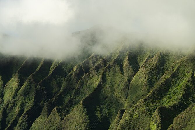18 Minutes SHARED Helicopter Tour in Honolulu - The Experience for Different Types of Travelers