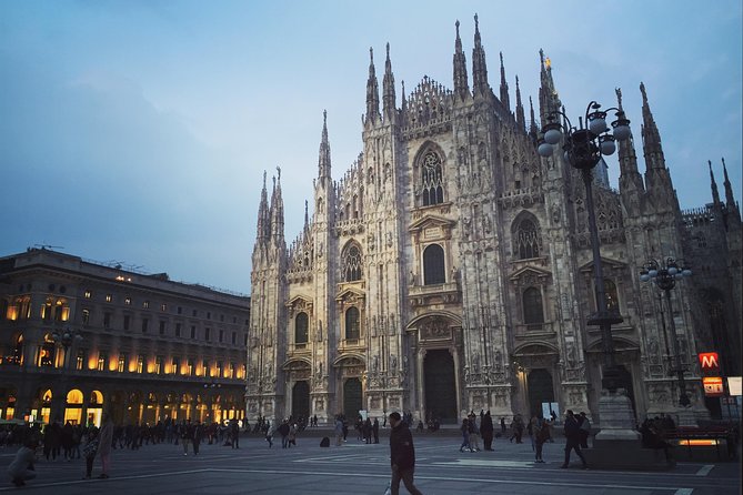 2-Hours Duomo of Milan Guided Experience With Entrance Tickets - Highlights of the Duomo of Milan