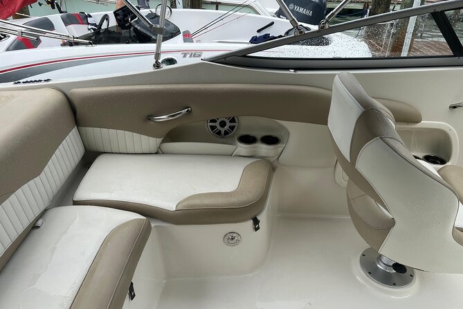 24 Ft Miami Bay: Private Boat, Gas Included , 8 people, Captained - The Sum Up
