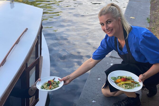 Amsterdam Private Dinner Cruise With Drinks and 2-course Dinner - Experiencing the Amsterdam Sights on the Cruise