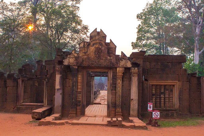 Angkor Wat Sunrise Tour: 2.5 Days with Tonle Sap Lake - Transportation, Guides, and Overall Experience