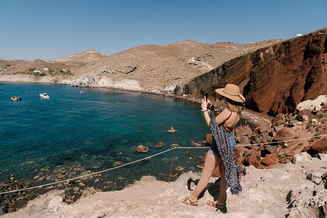 Archaeological Bus Tour to Akrotiri Excavations & Red Beach - Exploring Akrotiri Excavations